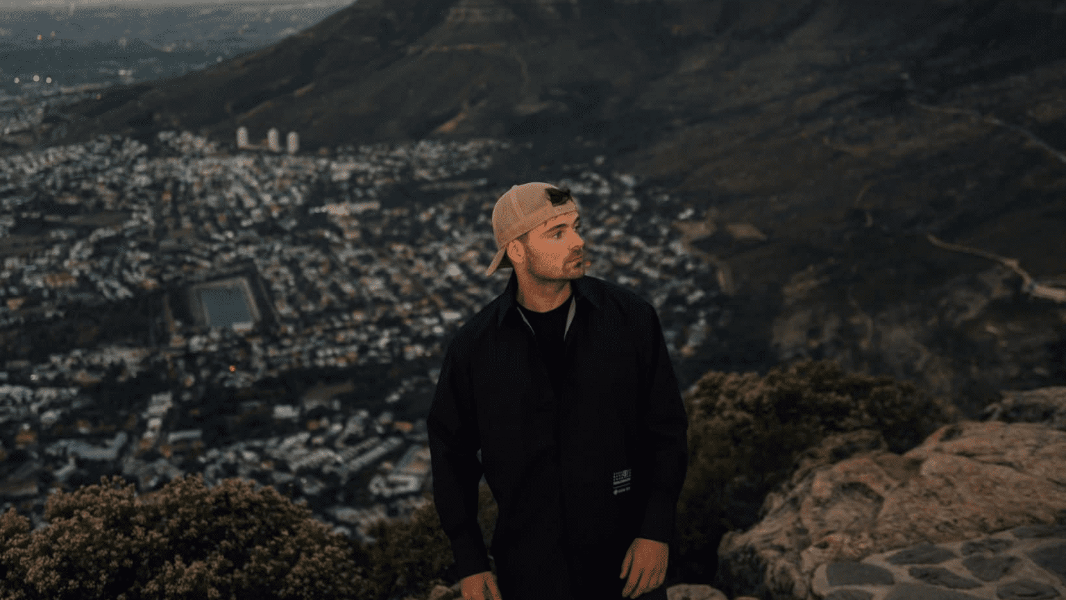 Martin Garrix Surprises Fans as Travis Scott Joins Him During Las Vegas ...